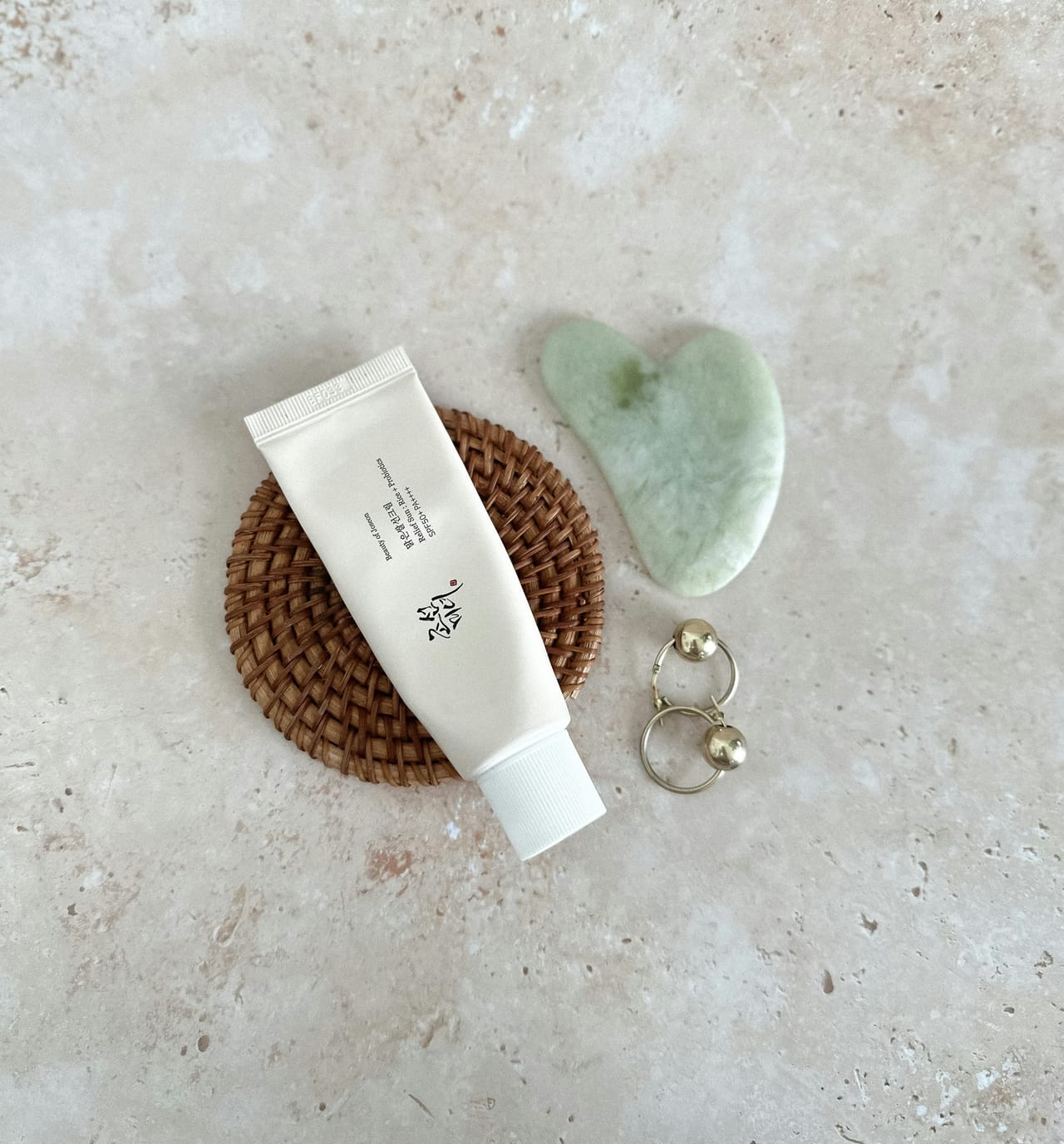 Best SPF for Oily Skin: Mattifying Sunscreens That Won't Clog Pores ...